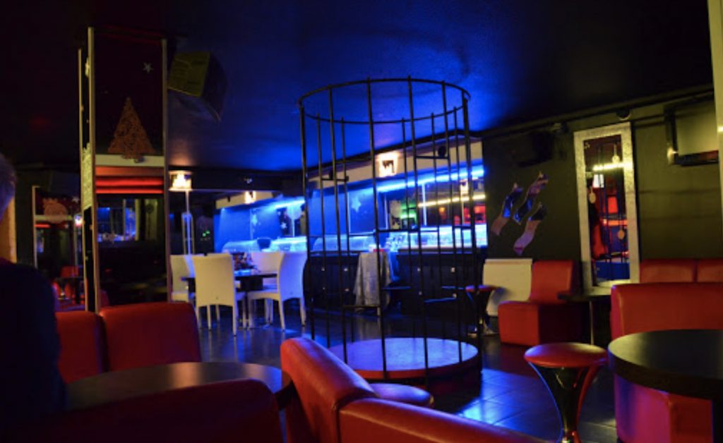 Les 9 Meilleurs Clubs libertins à Marseille (Avis, Infos, Tarifs) en 2025